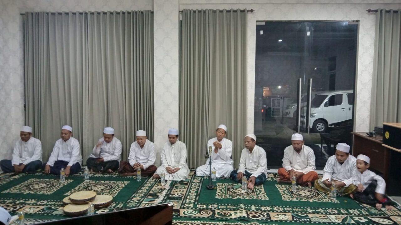 STAI Al Fithrah Adakan Rutinan Manaqib Dan Halal Bi Halal